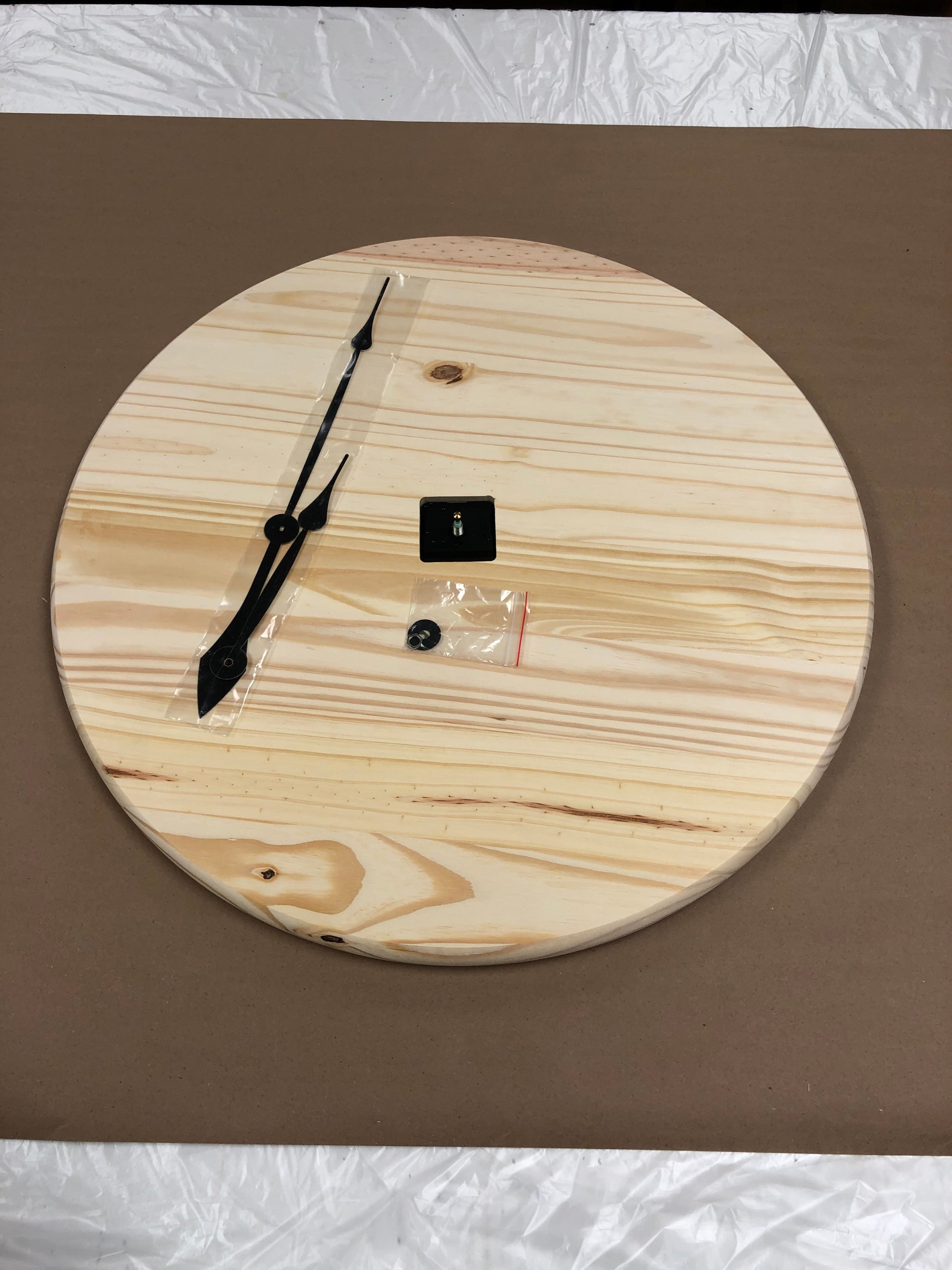 24" Round Clock w/ Mechanics | HoneySuckle Builds